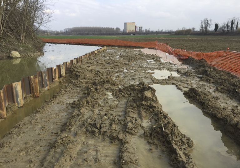 Bonifica siti contaminati Delimitazione aree inquinate con palancole ...